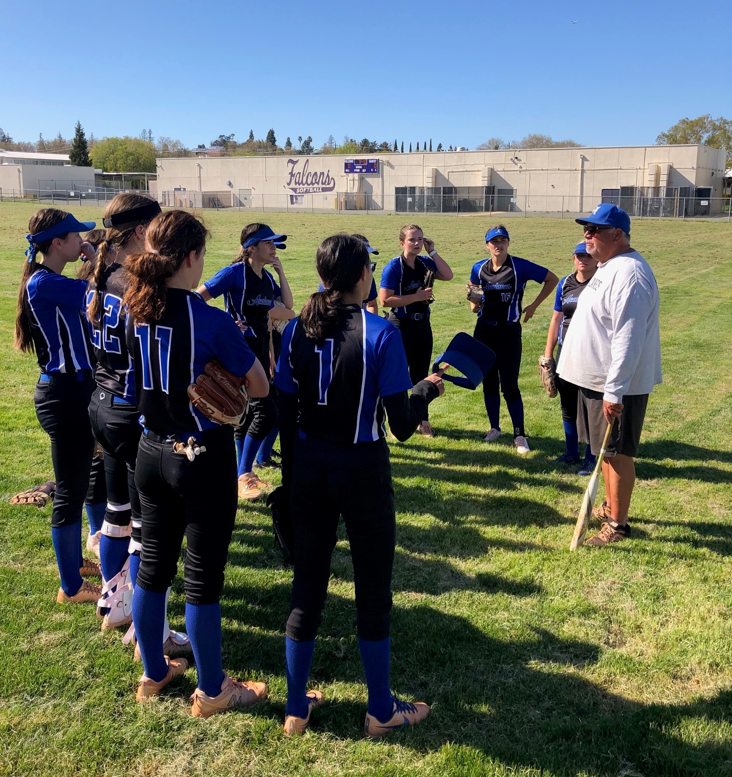 Softball Dons Drop First Game After Break – Acalanes Boosters